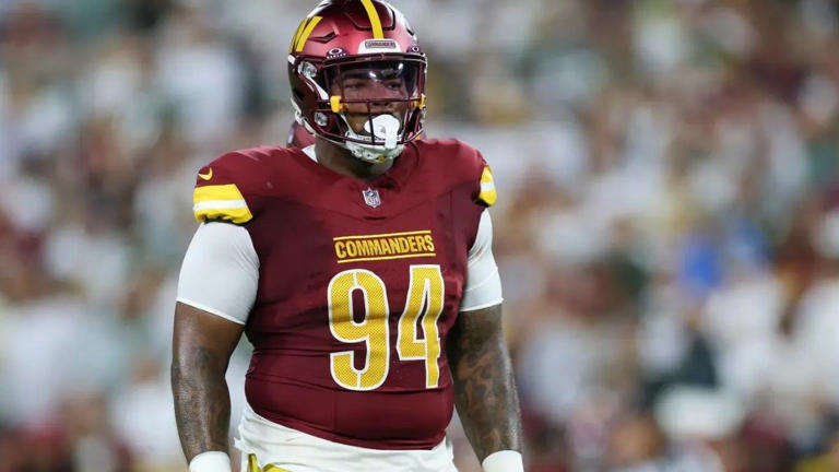 NFL da a conocer castigo a Daron Payne de Commanders por lanzar ...