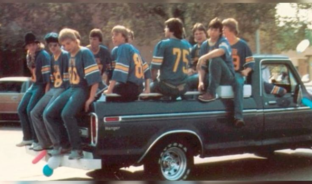 20 Vintage Tailgate Photos That Capture The Sport’s Magical Throwback Years