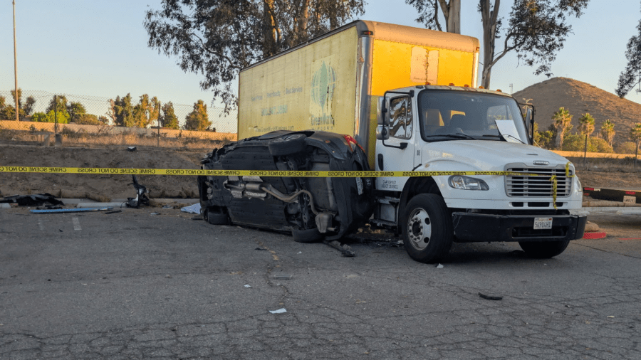 Southern California freeway crash leaves at least 1 person dead
