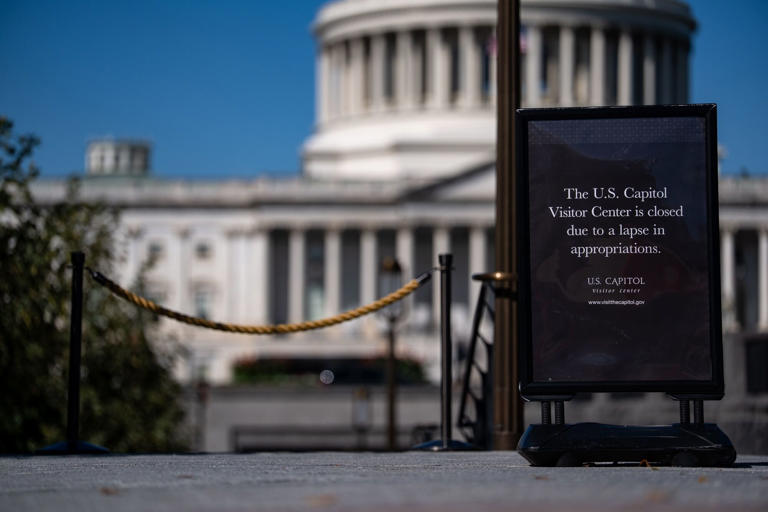 Trump Backs Deal to End US Shutdown as Senate Plans Vote on Bill