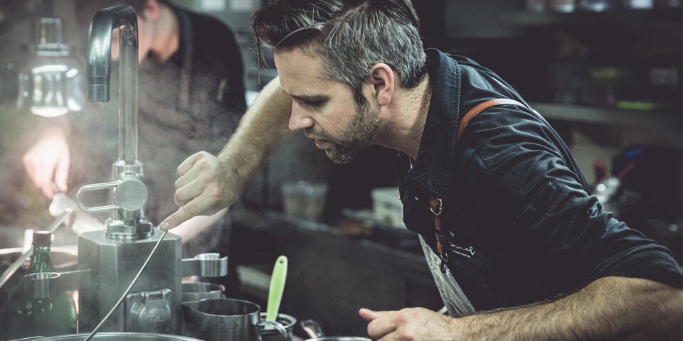 Gault&Millau 2026: Fünfte Haube für Thomas Dorfer vom traditionsreichen ...