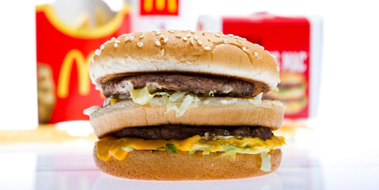 PSA: These Fast Food Chains Don't Use Real Cheese