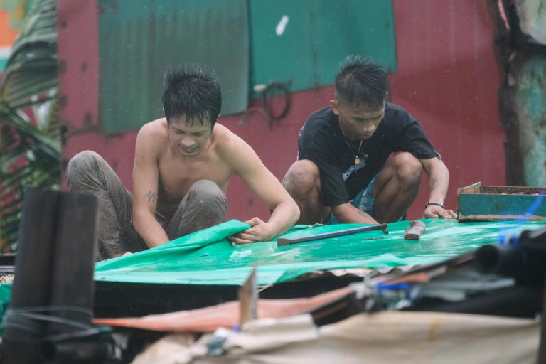 Typhoon Fung-wong leaves 8 dead, 1.4 million displaced after hitting the Philippines