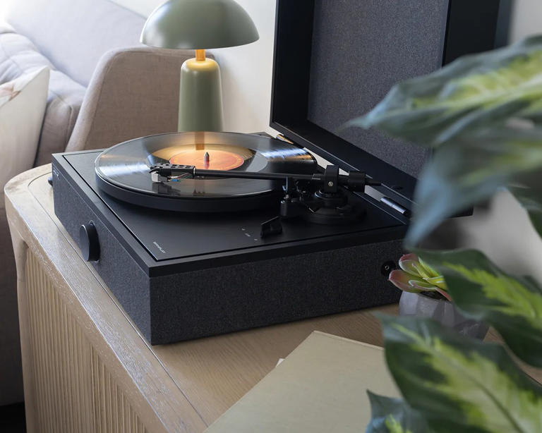 This Beautiful Turntable Has a Unique Design That Makes Listening to ...