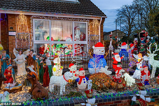 Santa won't miss here! Couple's display featuring 2million lights ...
