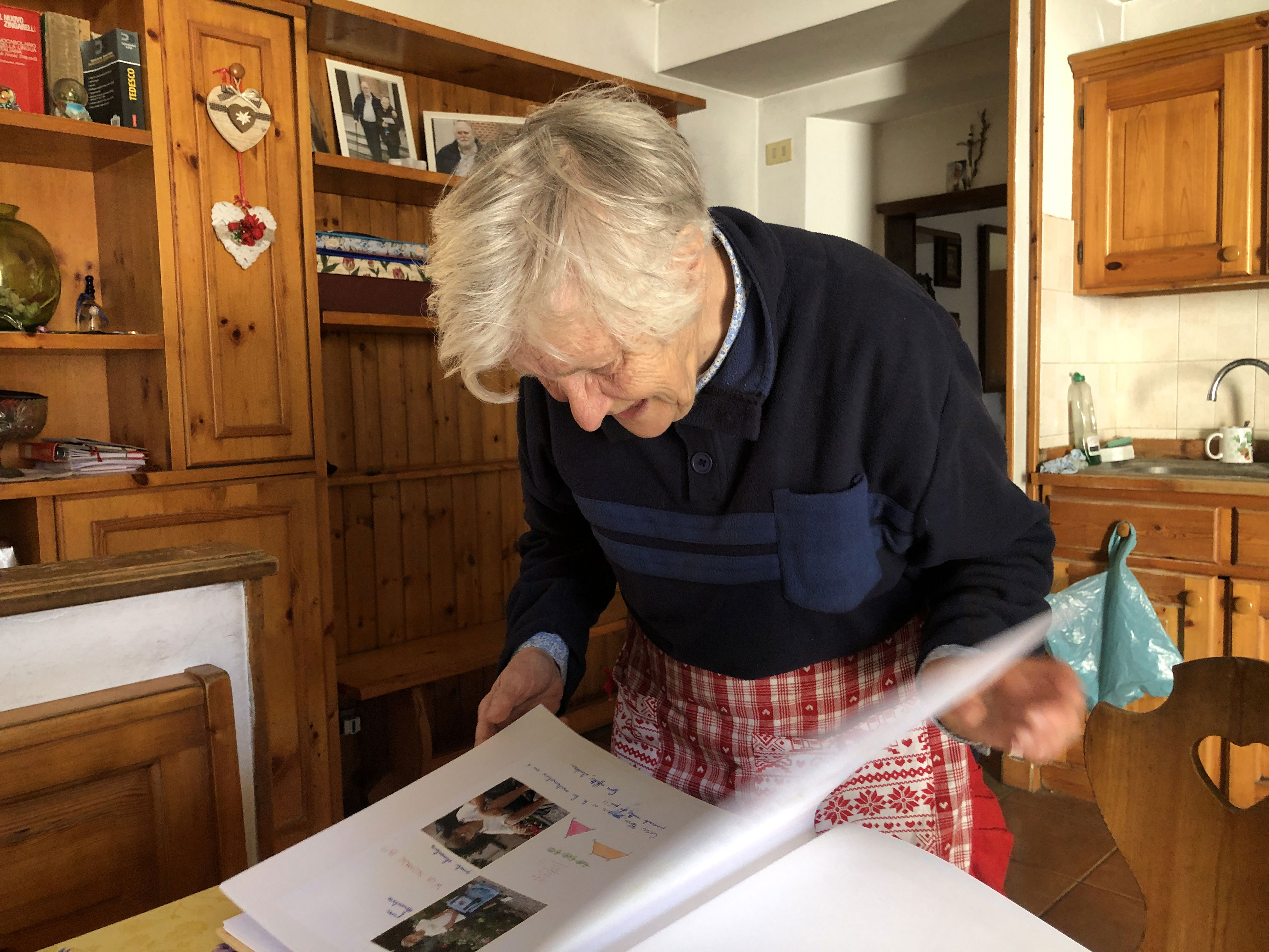 Sovico, la storia di A.: da tre anni vive sotto i portici, riceve aiuto dalla sua ex maestra