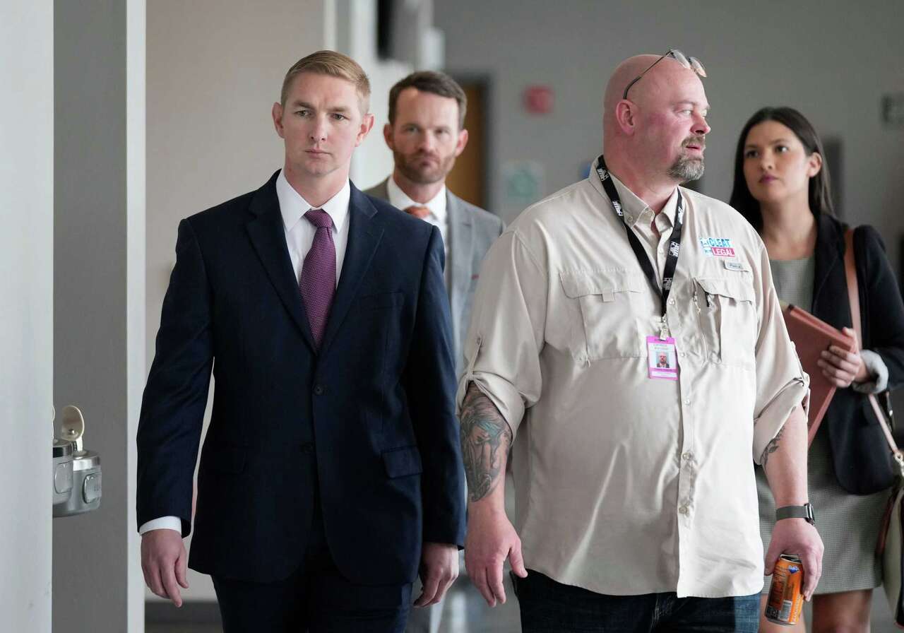 Austin police officer's deadly conduct conviction overturned by appeals ...
