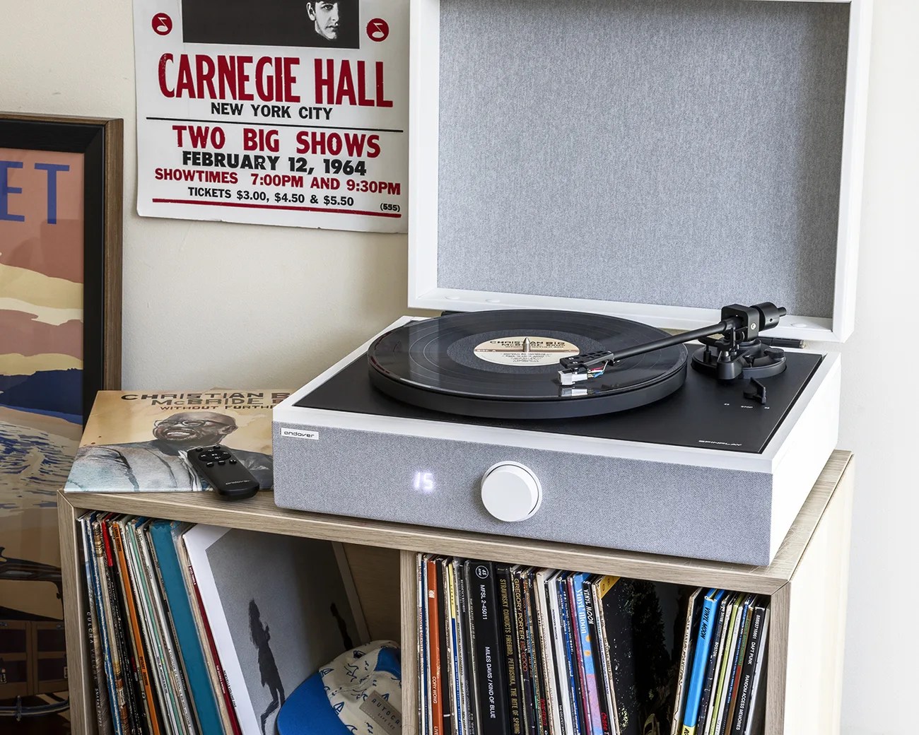 This Beautiful Turntable Has a Unique Design That Makes Listening to ...
