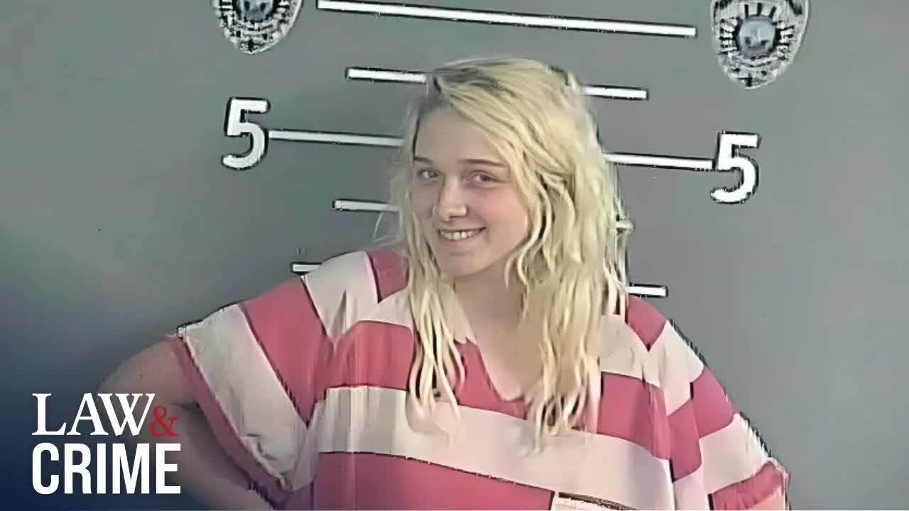 Mom Poses for Mugshot After Abandoning Kids: Police