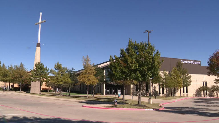 Dallas church surprises federal workers with $2K checks