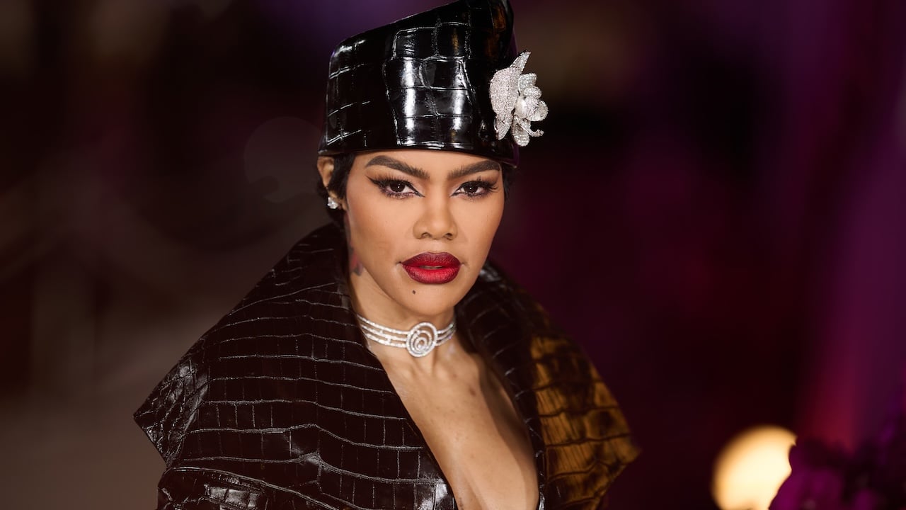 Teyana Taylor tearfully reacts to receiving first-ever Grammy ...