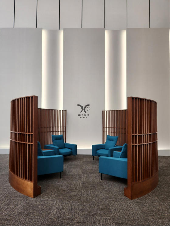 "다른 곳 옮길 APEC 정상회의장 보자"…1만2000명 찾아