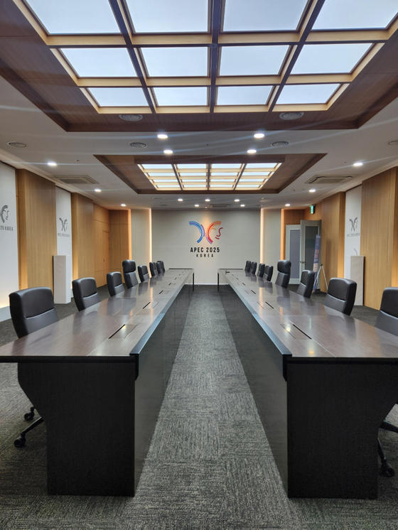 "다른 곳 옮길 APEC 정상회의장 보자"…1만2000명 찾아