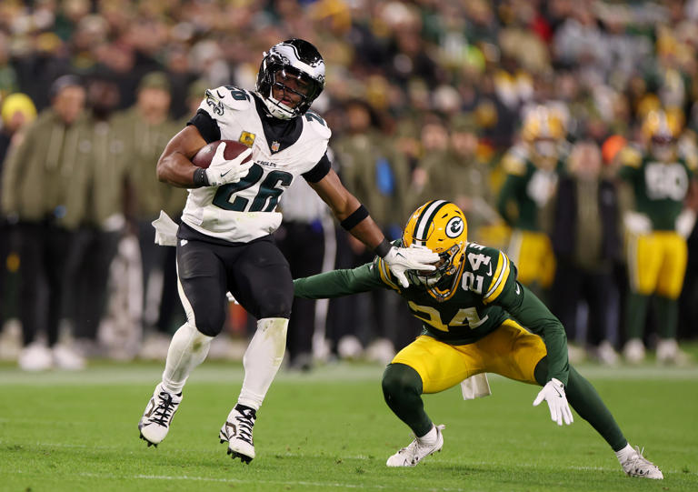 Saquon Barkley's video game spin keys Eagles touchdown drive. Does it ...