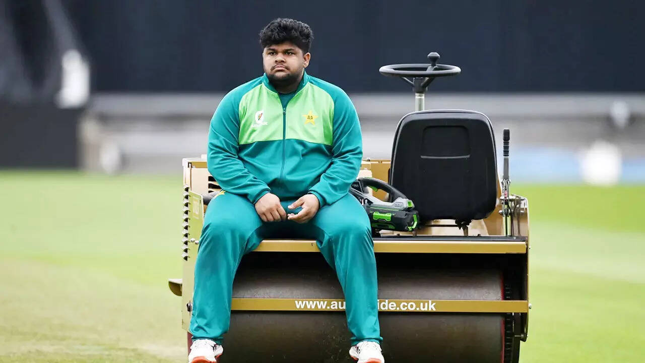 Emotional breakdown! 'Crowd gaaliyan de raha tha': Pakistan's Azam Khan heartbreaking tale of ...