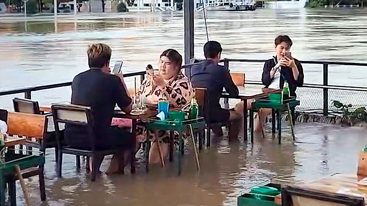 Flooded Thai restaurant becomes a viral dining spot