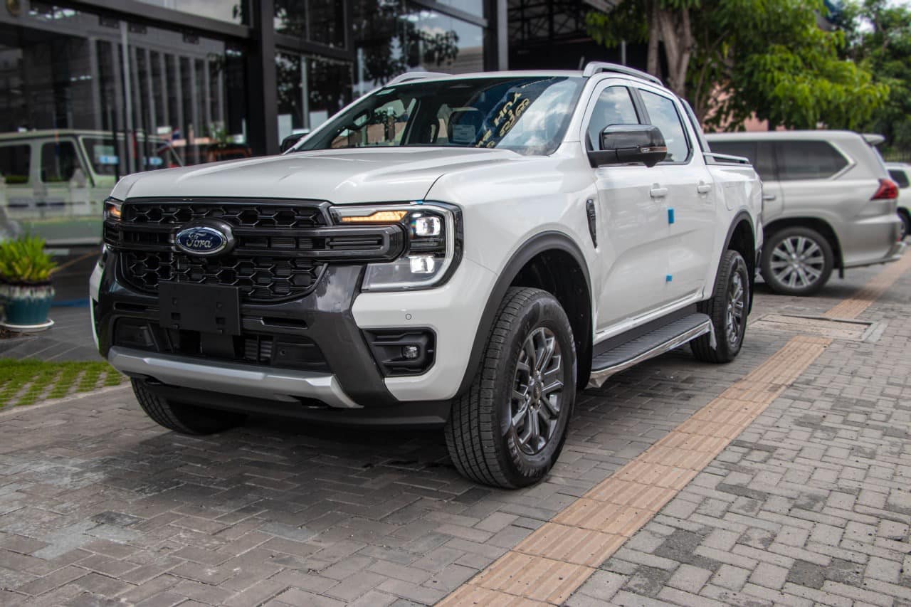 Tin tức giá xe: Ford Ranger giảm giá tới 120 triệu tại đại lý, bản tiêu ...