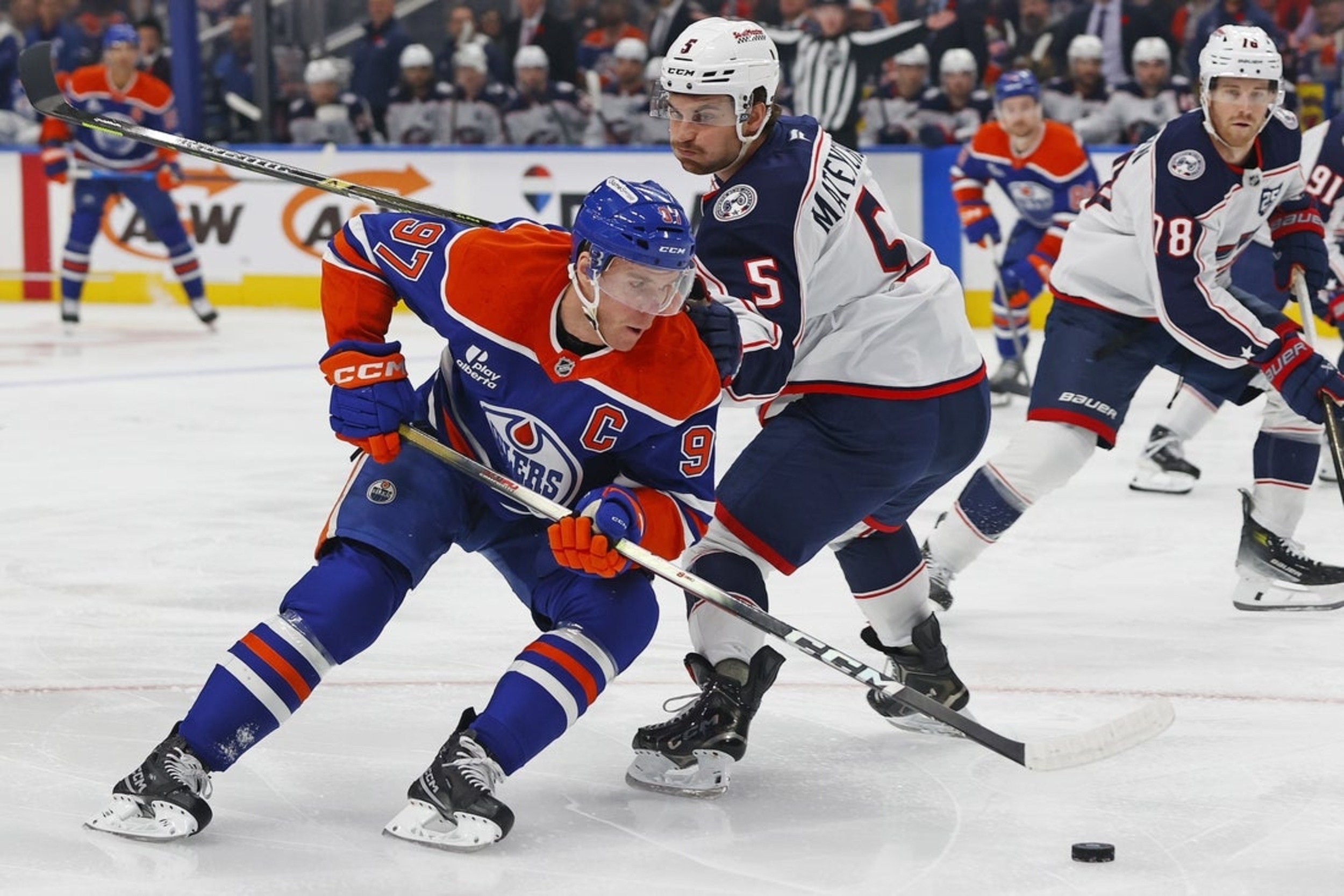 Connor McDavid's magic helps Oilers to comeback win over Blue Jackets
