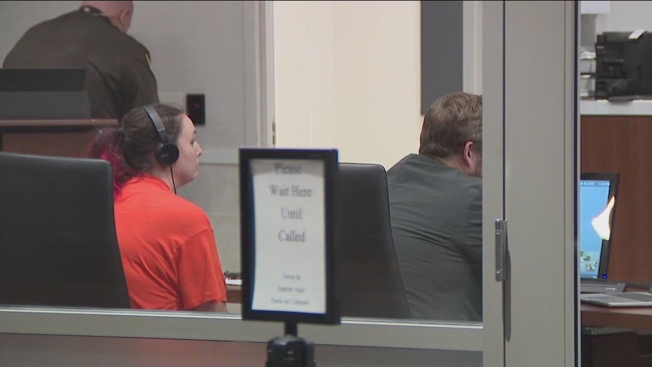 Couple charged in Oconomowoc child neglect case