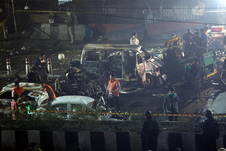 8 dead, many injured in car explosion near India's historic Red Fort