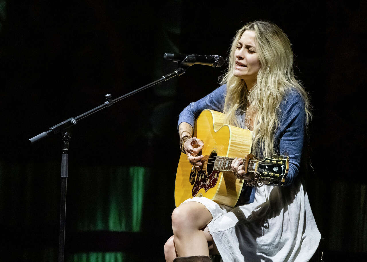 Paris Jackson leaves San Francisco crowd stunned at Queens of the Stone ...