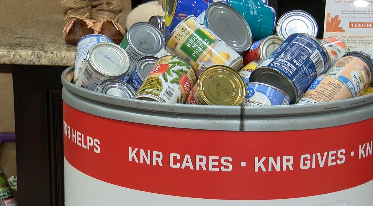 Hundreds line up for annual KNR turkey giveaway in Fairlawn