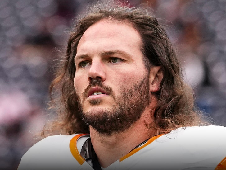 Broncos' Alex Singleton Undergoes Testicular Cancer Surgery