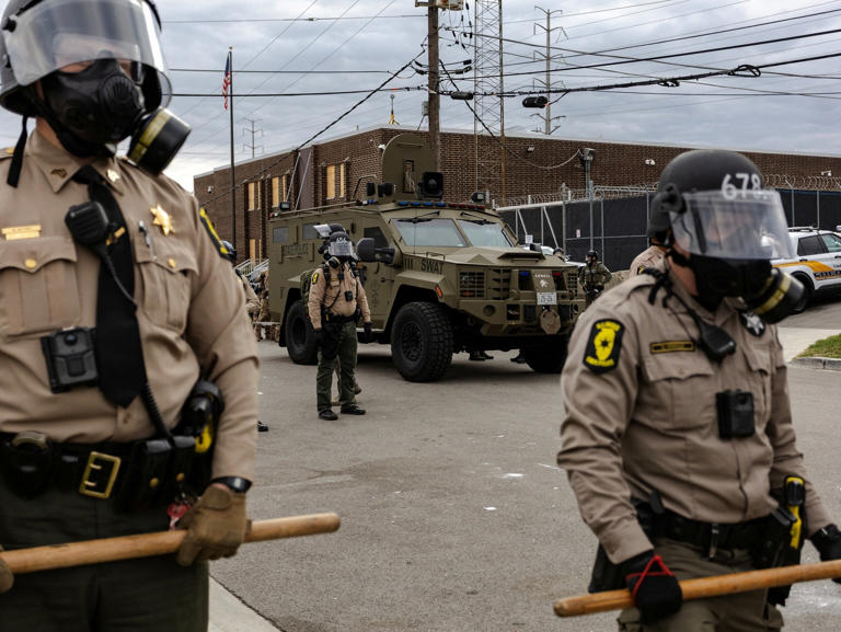 Trump admin again asks SCOTUS to green-light deploying National Guard ...