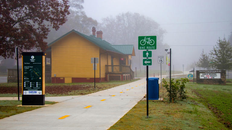 Between Atlanta And Augusta Is Georgia's Peaceful City With Charming ...