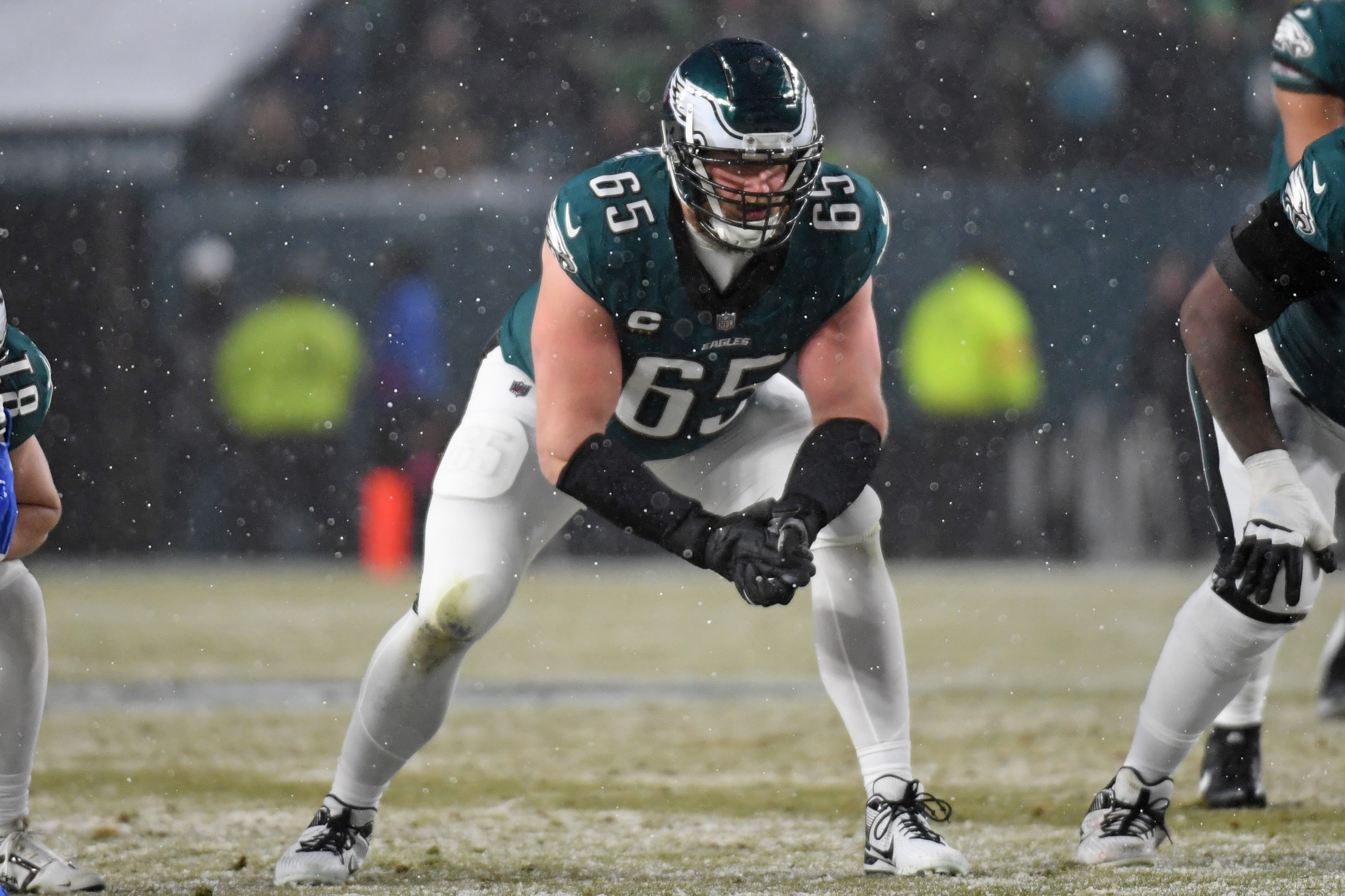 Lane Johnson injury: Eagles right tackle limps off field [UPDATE]