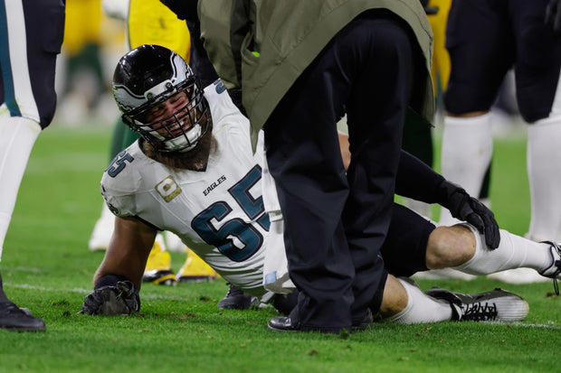 Lane Johnson exits Philadelphia Eagles-Green Bay Packers game with injury