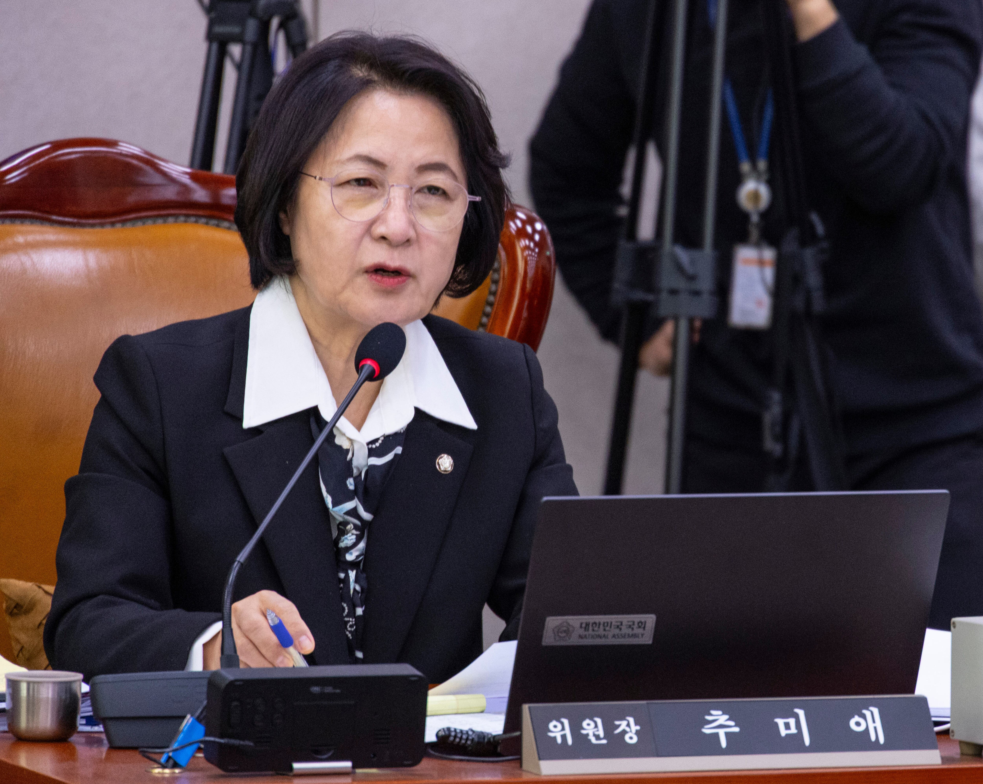 Democratic Party's Choo and People Power Party's Han Clash Over ...