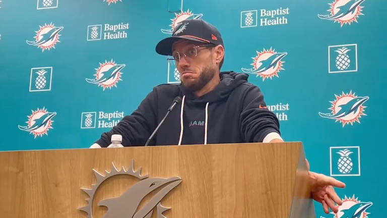 Mike McDaniel Would Not Confirm Nor Deny If Photo of Him Trolling Bills ...