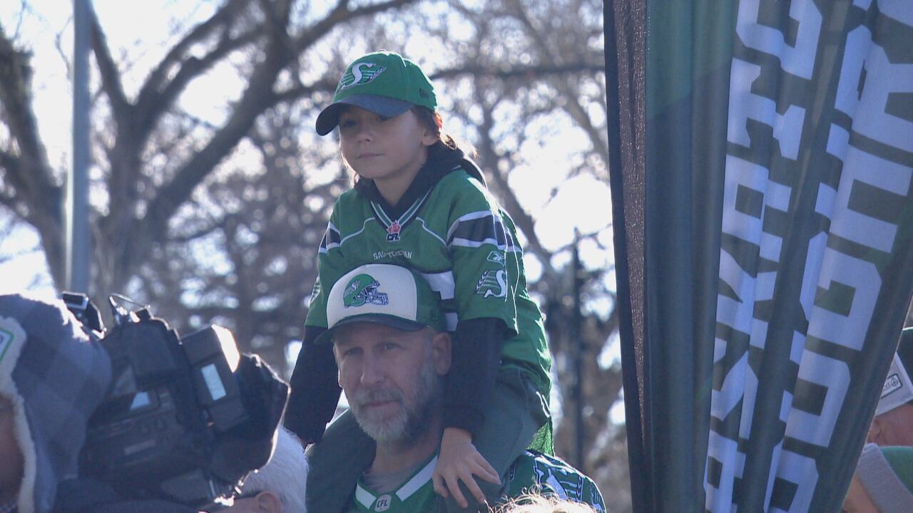 Rider Nation sends off Western Champs with cheers and green pride