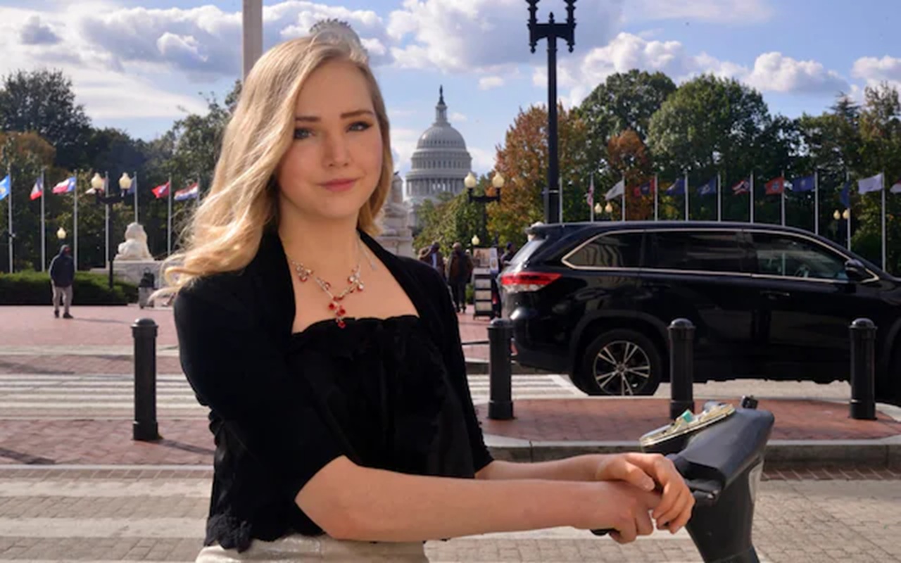 Naomi Seibt, l’anti-Greta tedesca che chiede asilo agli Usa: «Gli ...