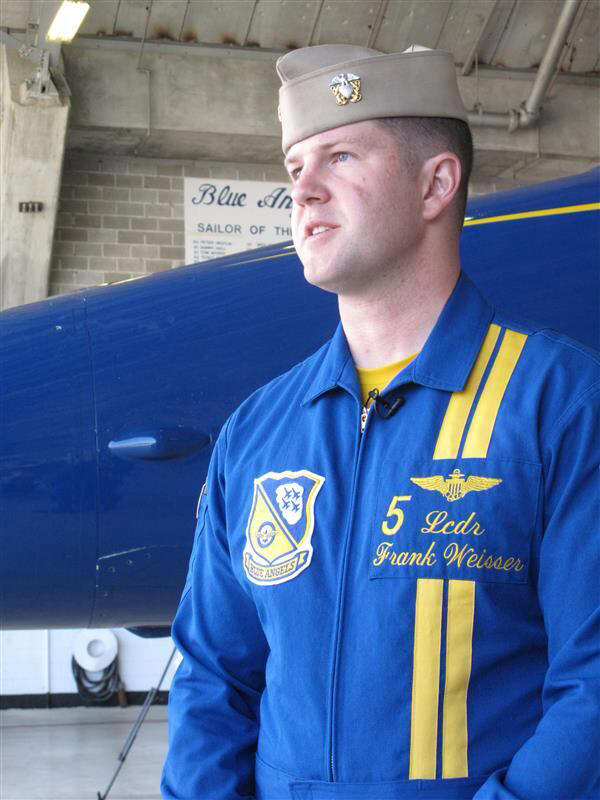 Retired Navy Commander recalls experience as stunt pilot in Top Gun ...