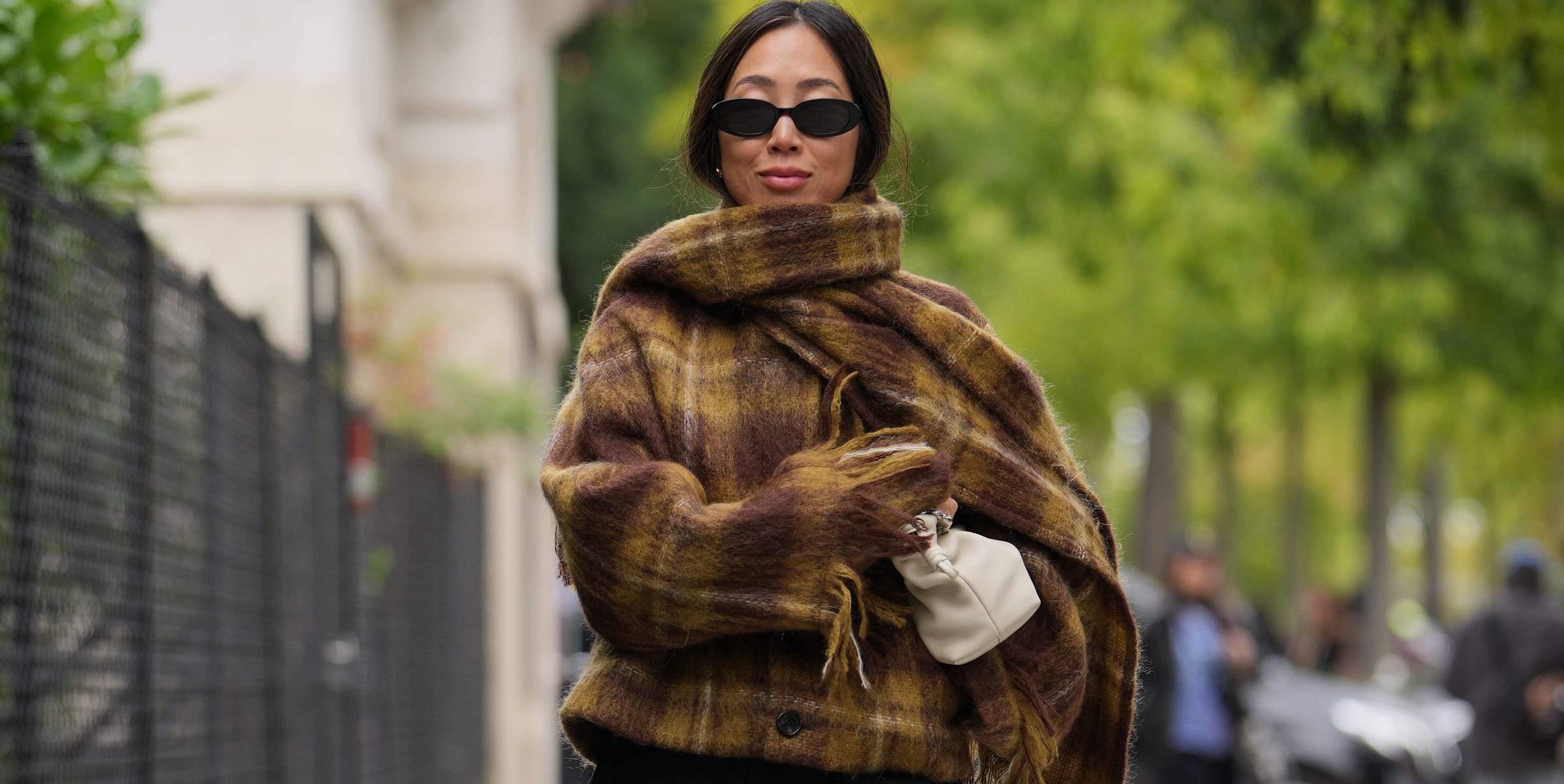 Colas en H&M Gran Vía para encontrar la chaqueta de cuadros más clásica