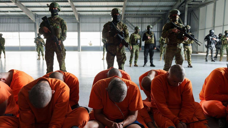 Noboa emula a Bukele y abre una megacárcel para combatir la violencia ...