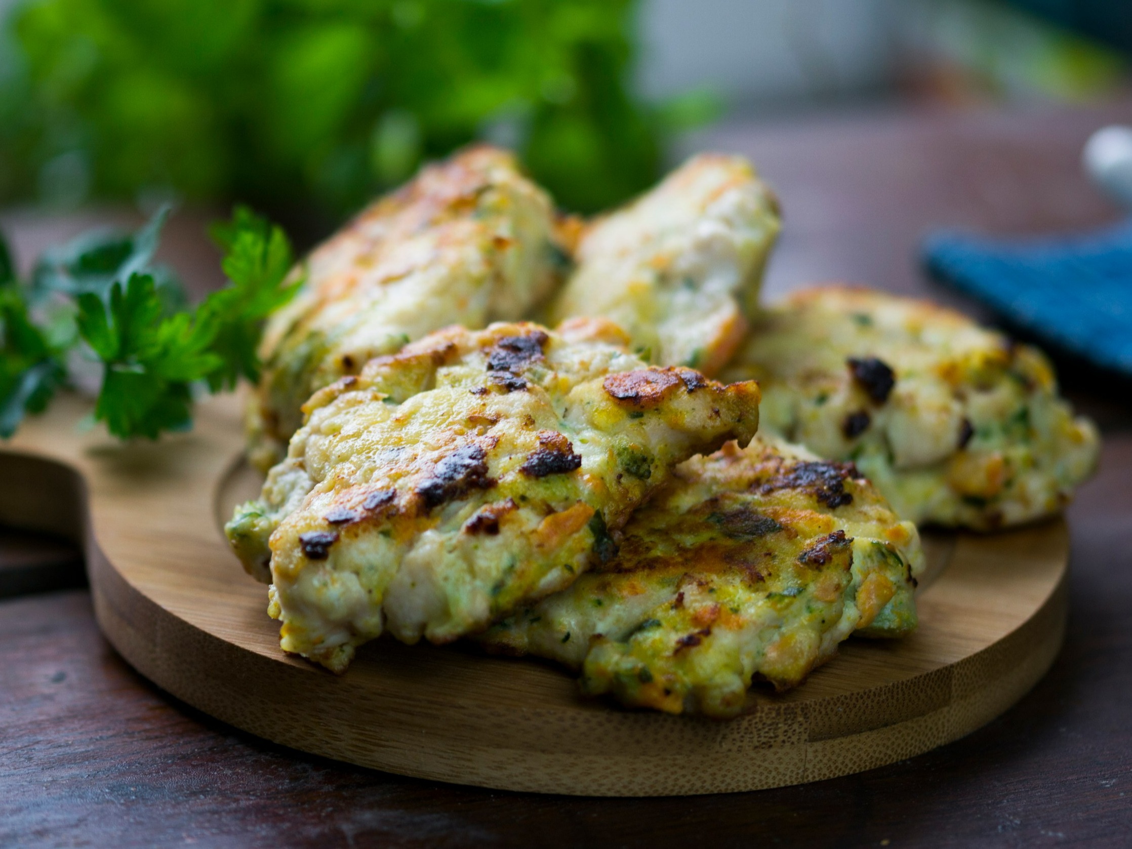 Do masy na kotlety dorzucam zdrowe dodatki. Znikają z talerzy szybciej ...