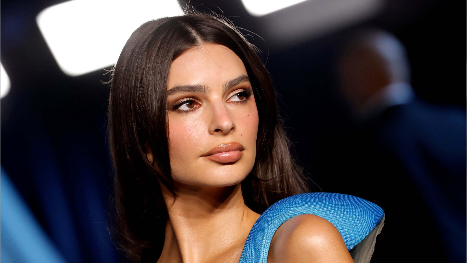 Emily Ratajkowski debuts new romance