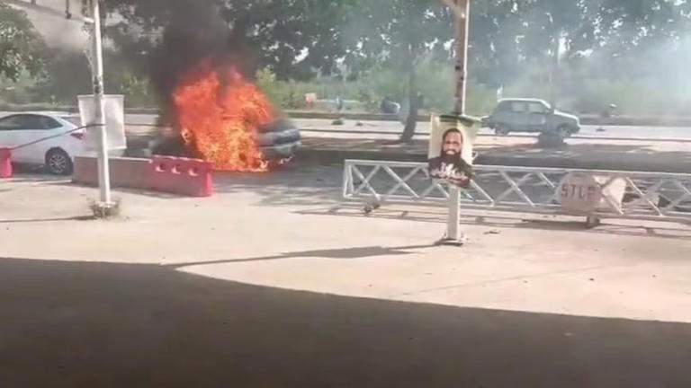 Suicide attack near Islamabad court leaves 6 dead, over 12 injured