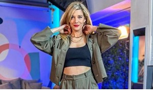 "Στην αγκαλιά της μαμάς του" | Η Τζένη Θεωνά μόλις μοιράστηκε το πιο ...