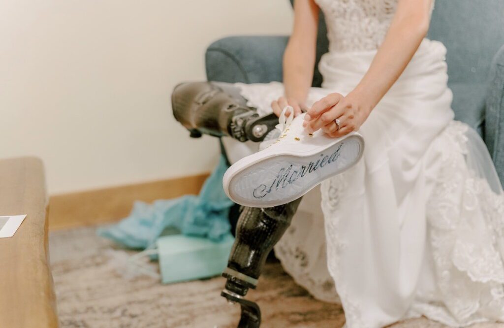 Amputee bride who lost legs snowboarding walks down aisle using new ...