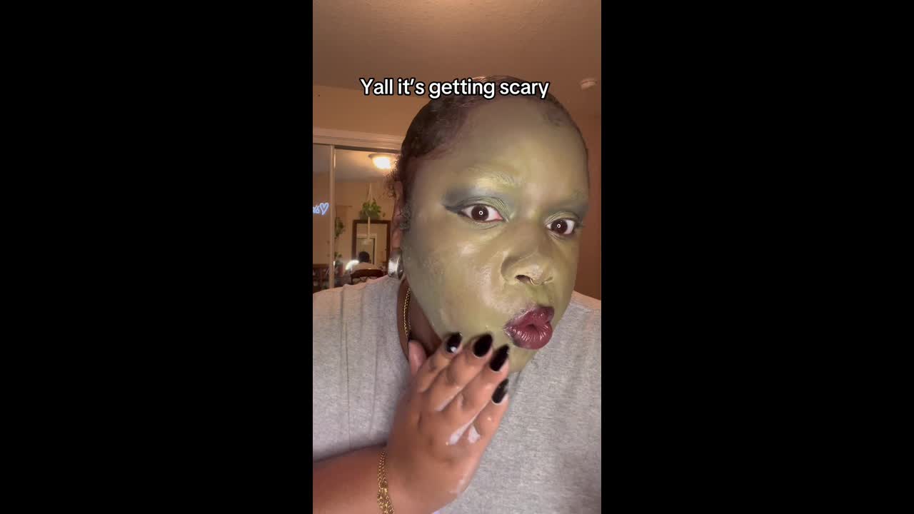 TikToker’s Elphaba transformation goes hilariously wrong after green ...