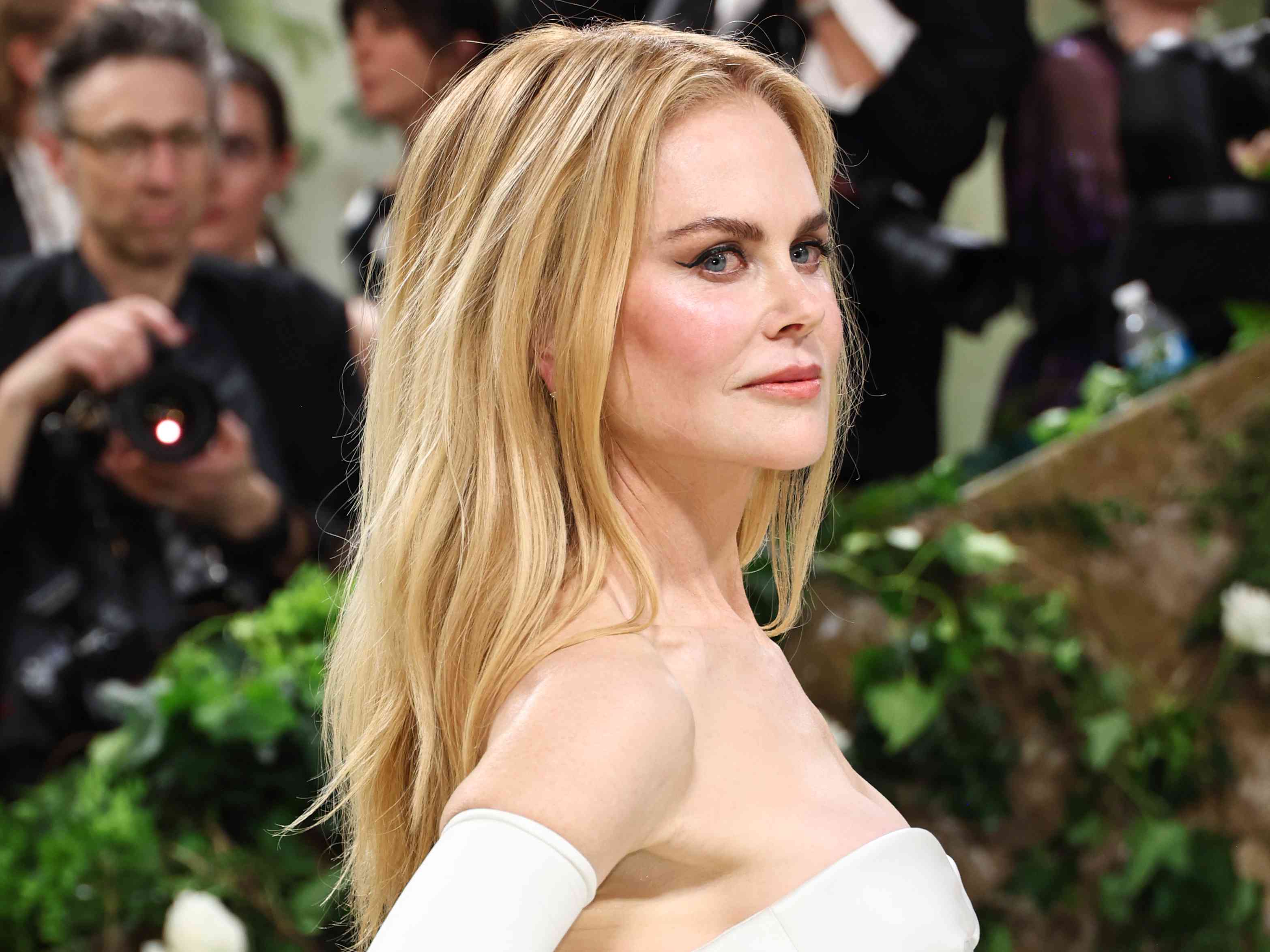 Nicole Kidman’s long, glossy hair is thanks to the reparative hair oil ...