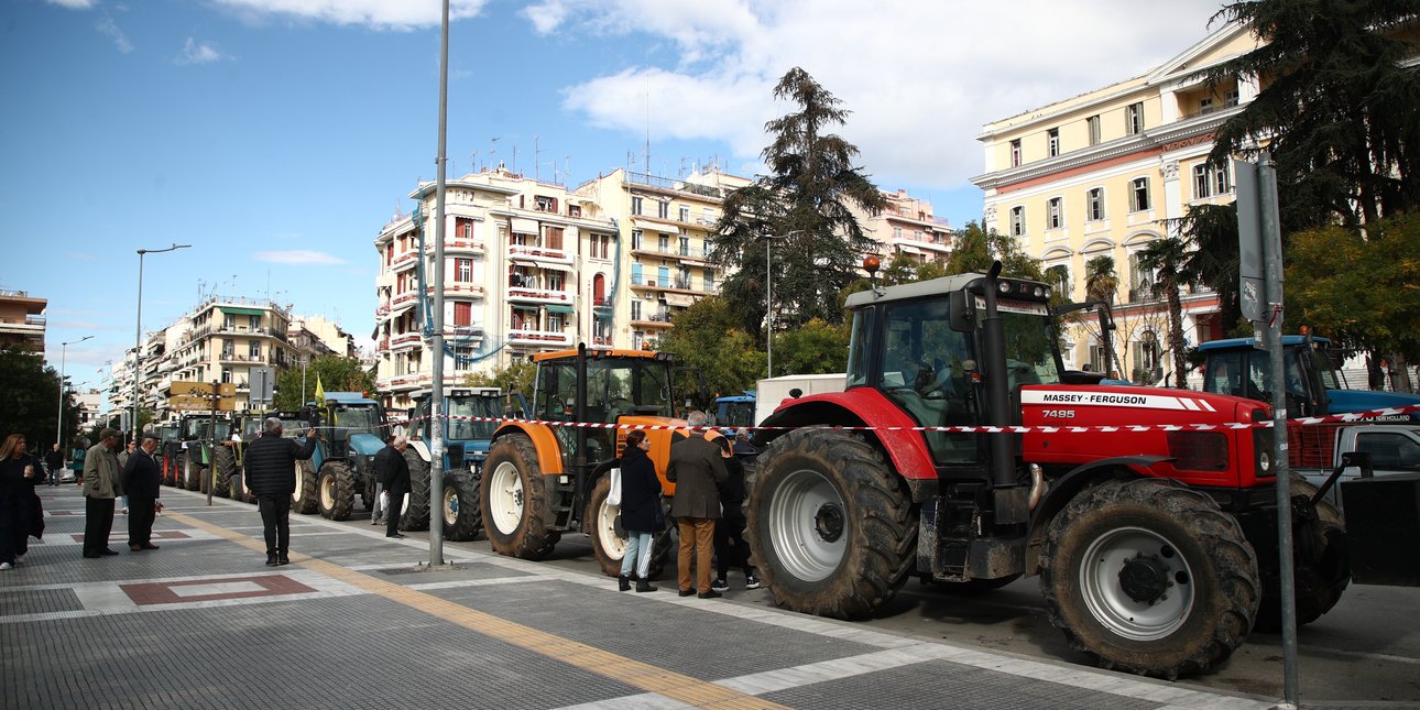 Κινητοποιήσεις αγροτών στη Θεσσαλονίκη: Τρακτέρ στη γέφυρα Θέρμης στη ...