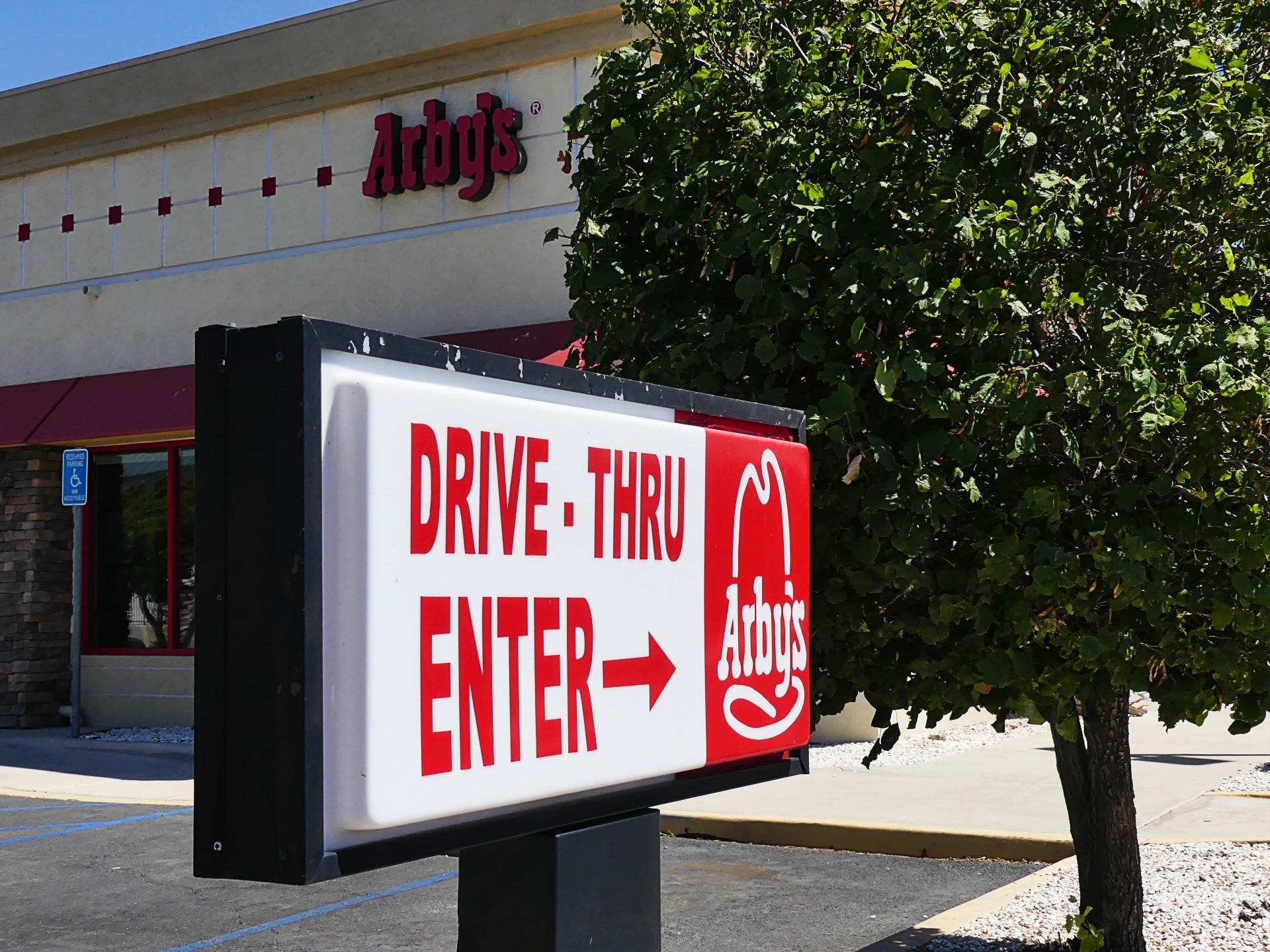 Why has Arby’s permanently closed multiple locations in the High Desert?