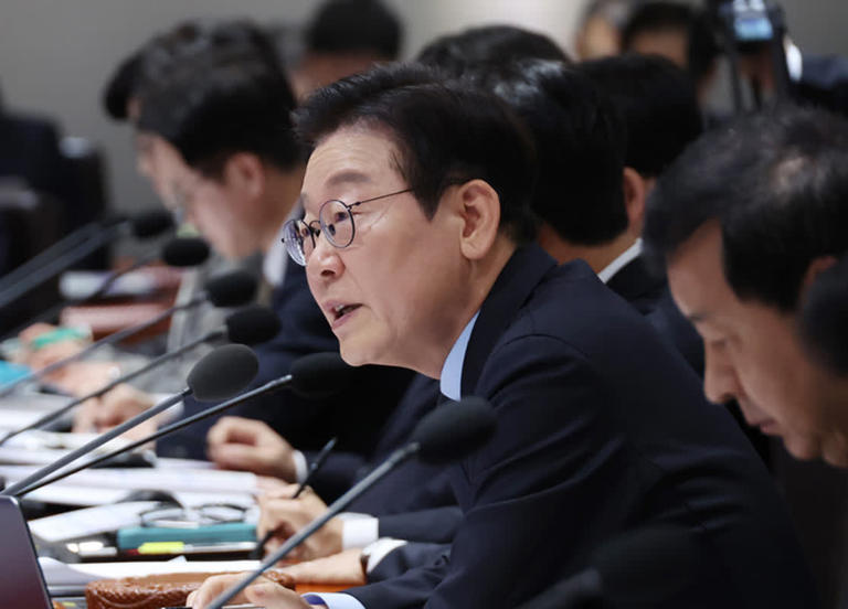 李대통령 “탄소중립, 피할 수 없는 길”…2035 NDC 53~61% 국무회의 확정