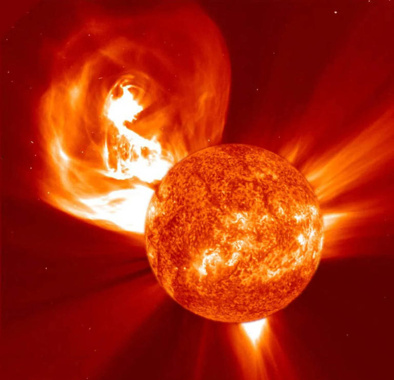 A powerful X-class solar flare just erupted from the sun—here's what to ...