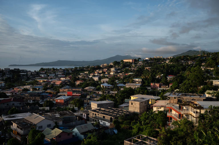 Des professeurs privés de salaires depuis deux mois: des centaines d'enseignants n'ont pas été ...